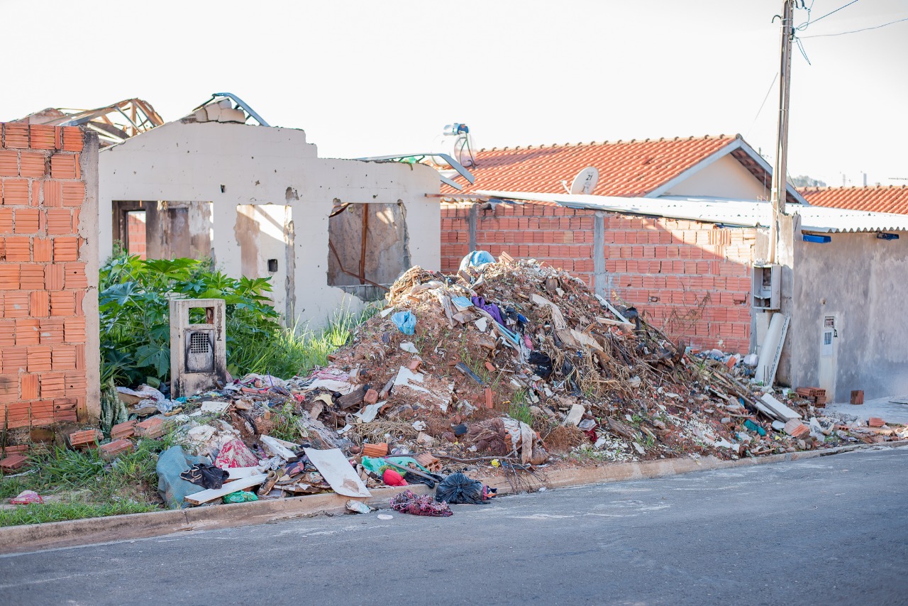 Casa destruída assombra moradores do Zavaglia - São Carlos em Rede