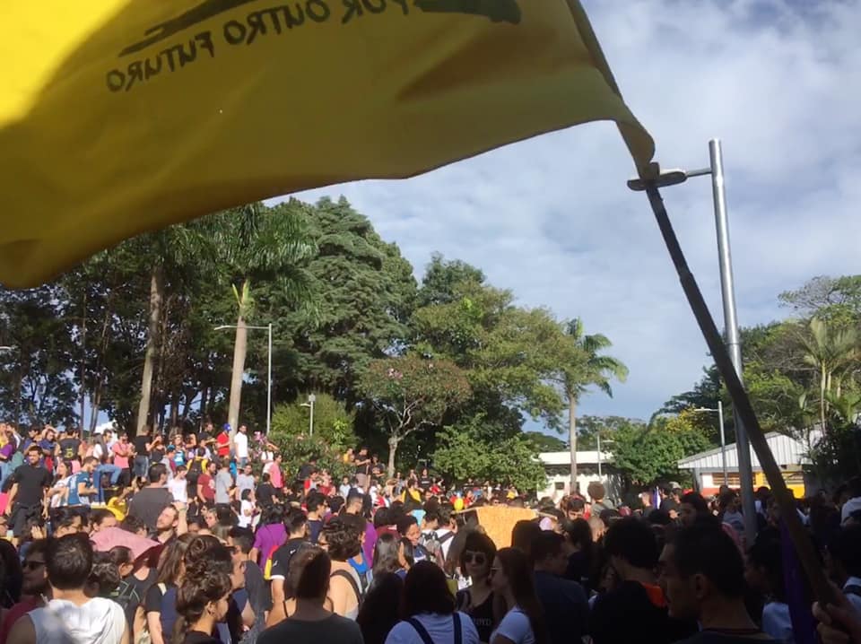 Multidão de Estudantes se concentra no CAASO para dar início a ...