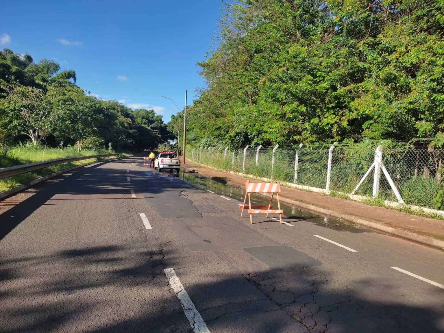 ATENÇÃO MOTORISTA: Buraco perigoso na Marginal | São Carlos em Rede