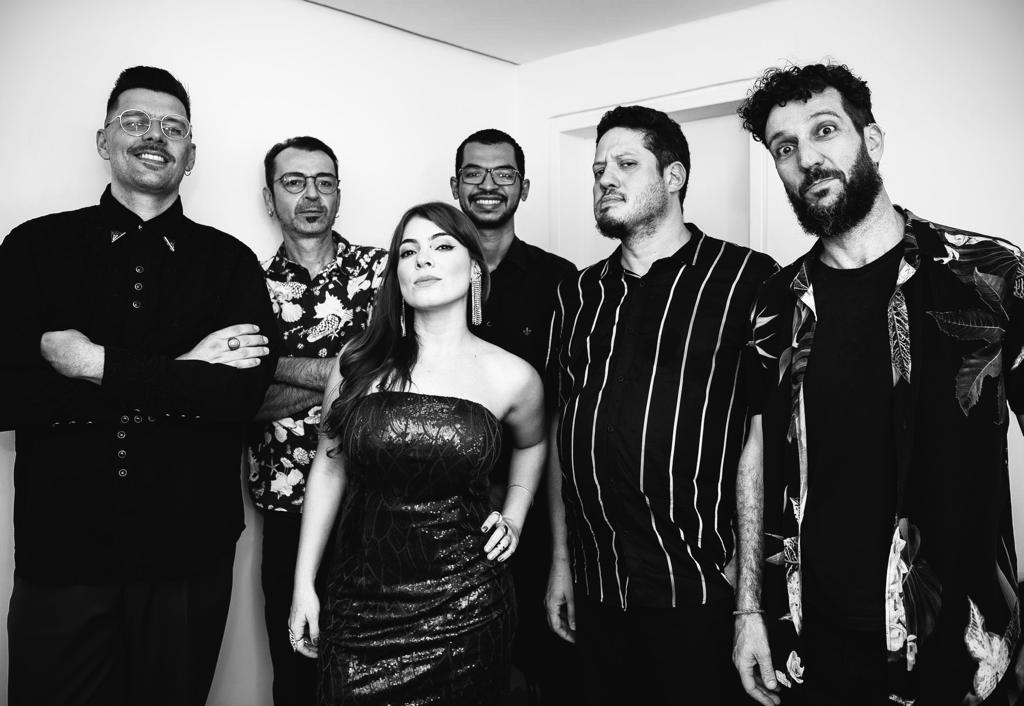Gabi Milino apresenta o show “Poeira Cósmica” em São Carlos - São ...