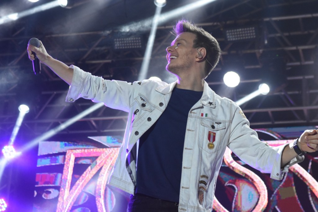 Mais de 30 mil pessoas prestigiam Michel Teló em show no Aracy em Festa ...