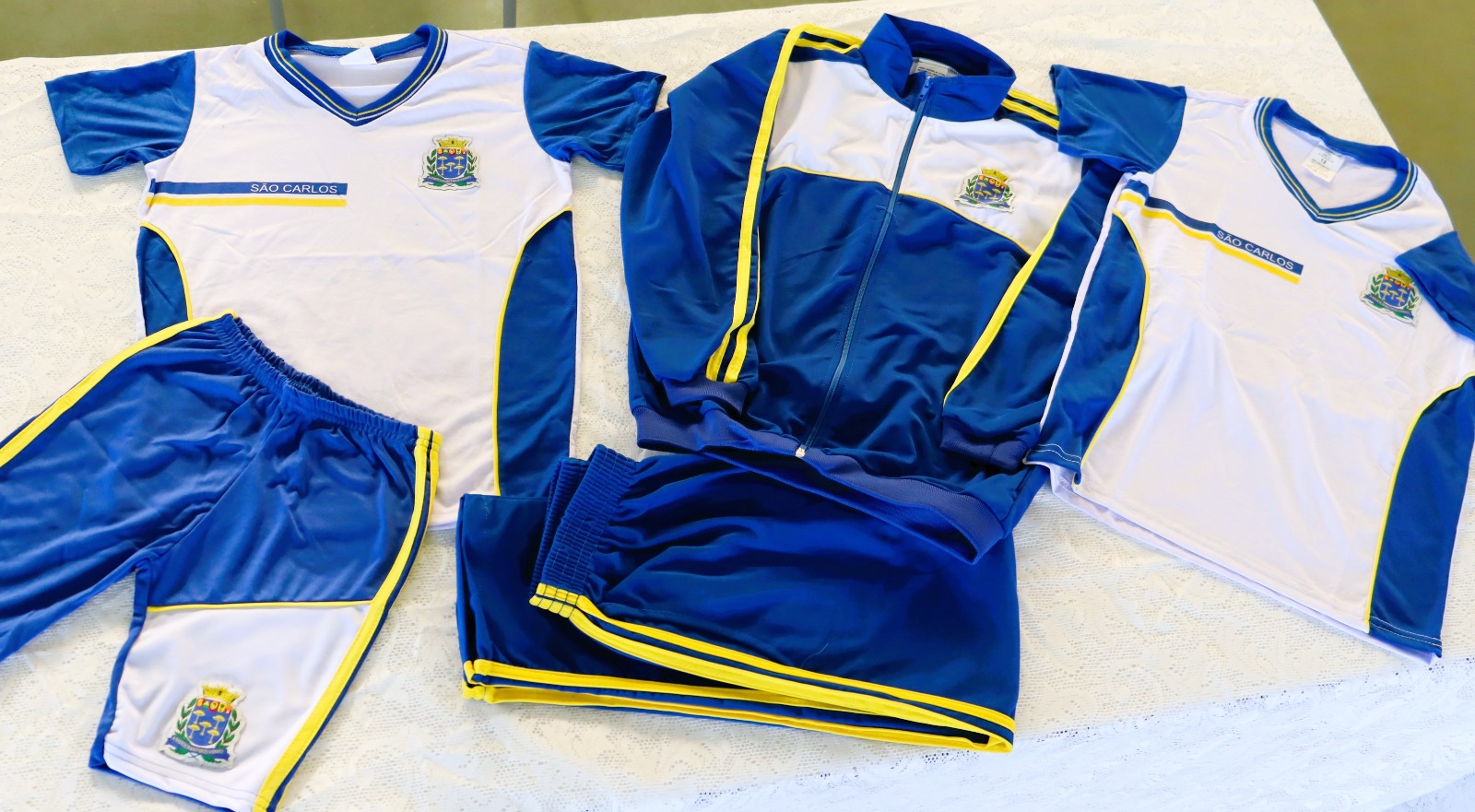 Prefeitura recebe novos kits de uniformes escolares - São Carlos em Rede