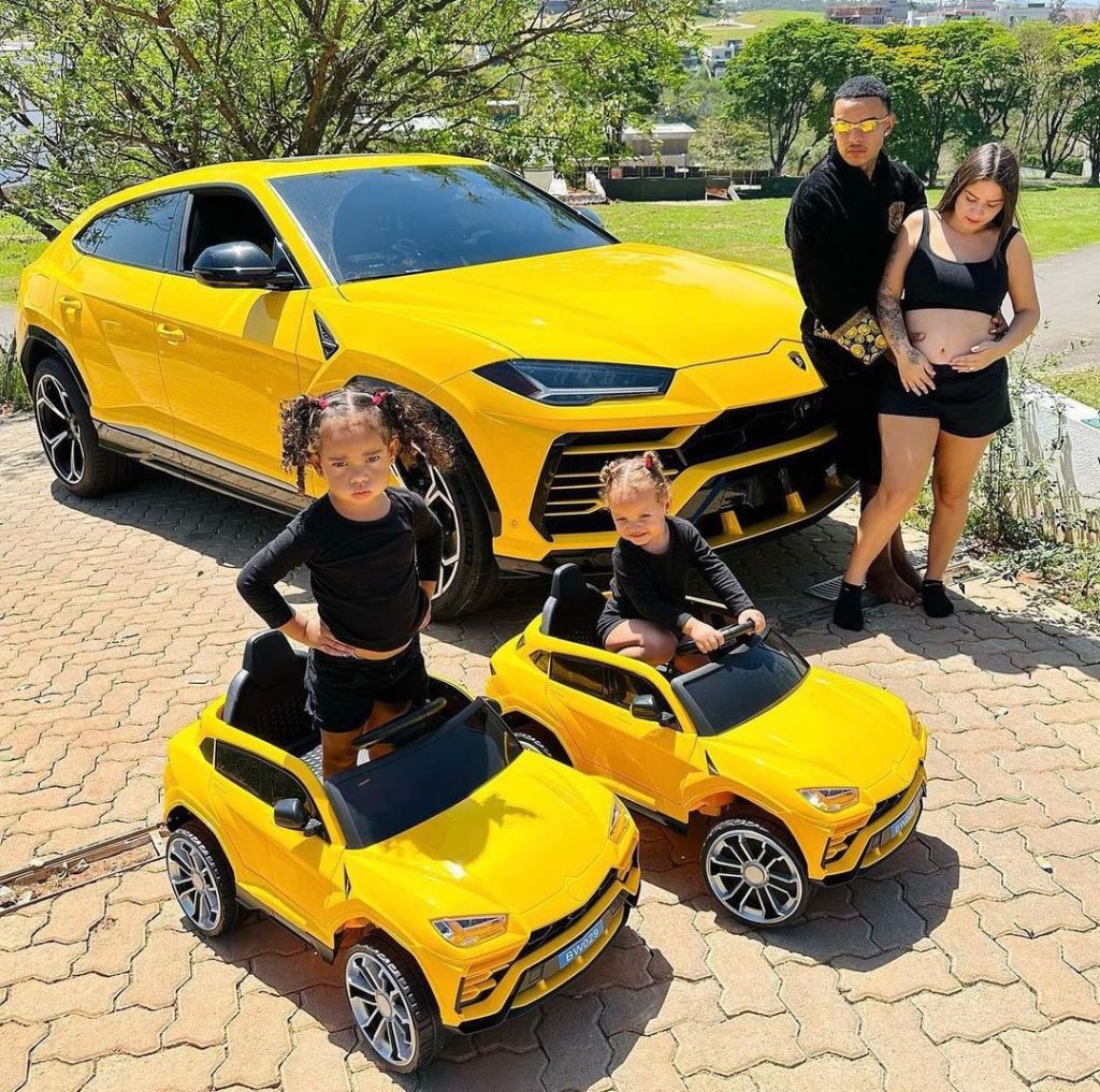 Chrys Dias viraliza ao mostrar sua Ferrari Purosangue