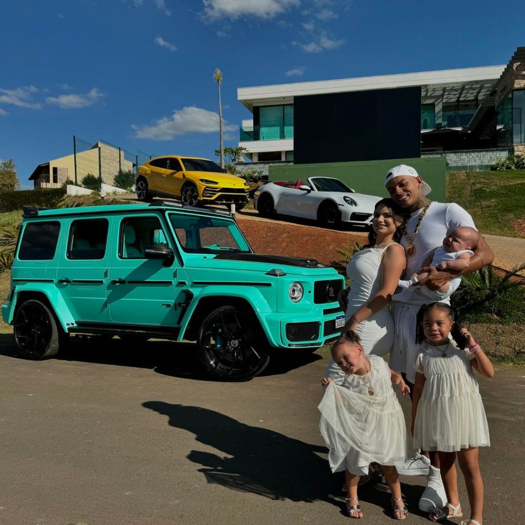 Chrys Dias viraliza ao mostrar sua Ferrari Purosangue