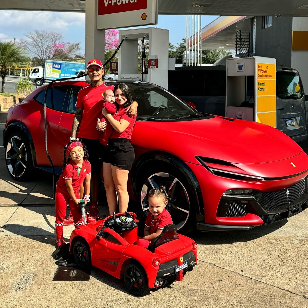 Chrys Dias viraliza ao mostrar sua Ferrari Purosangue