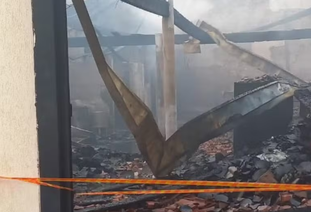 Fábrica em cidade da região é destruída por incêndio - São Carlos em Rede