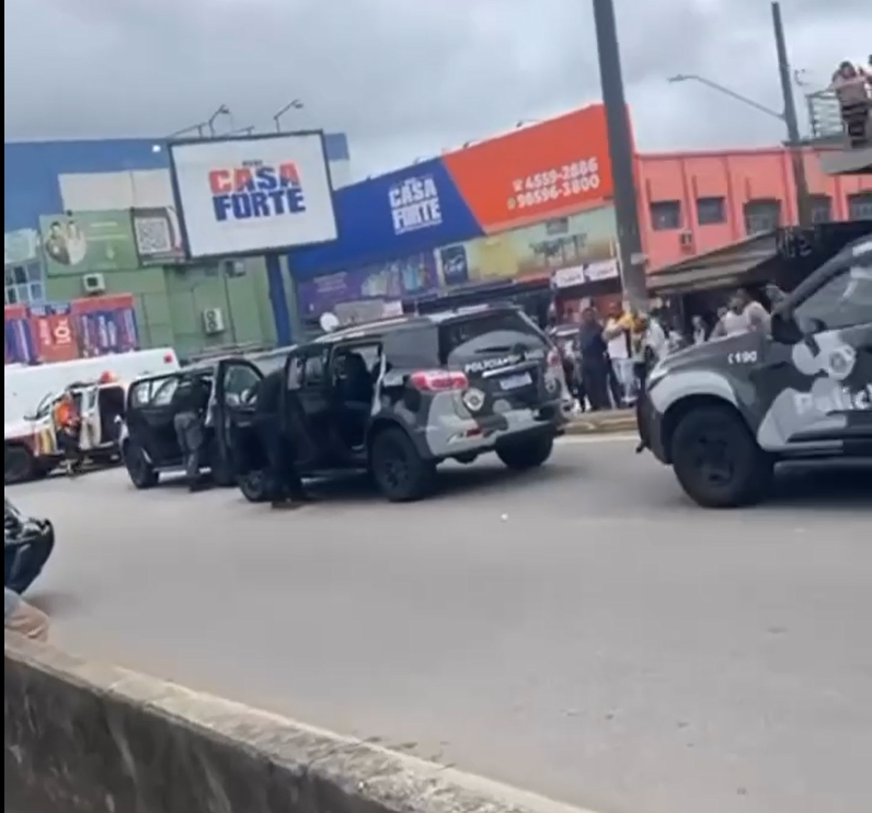 PM de SP mobilizada: Bandidos fazem reféns em agência do Banco do ...