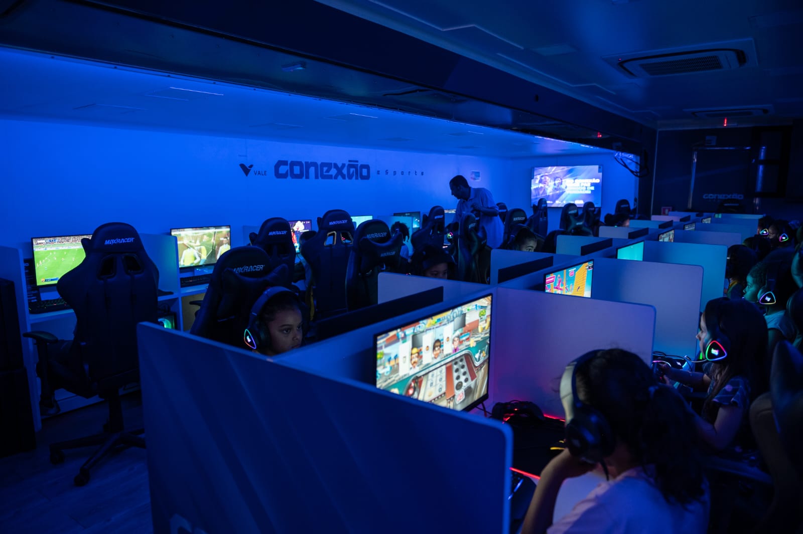Lan House itinerante no Bicão proporciona experiência gamer gratuita ...